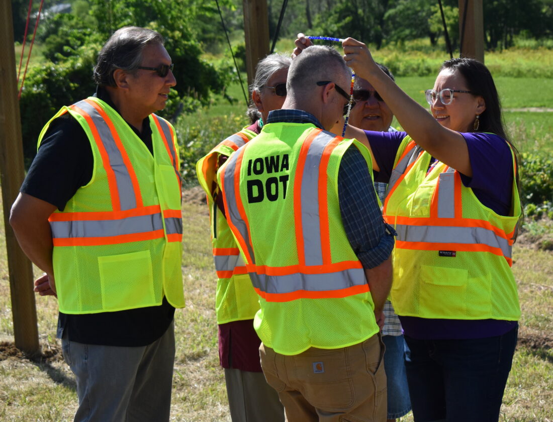 Iowa’s first dual language signs unveiled at Meskwaki | News, Sports ...